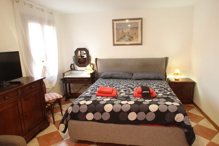 Romantic Venice Escape: Cozy & Central Apt - Venezia