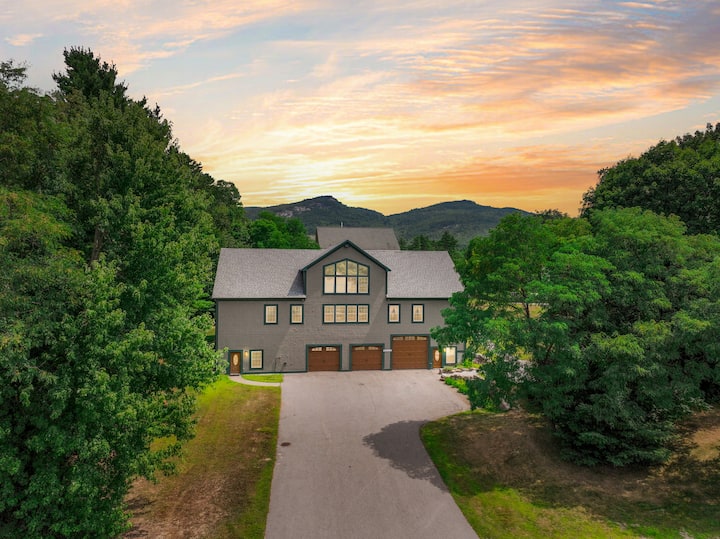 10 Locust Lane | Sleeps 34, Pool, Hot Tub, 16 Bdrm - Conway, NH
