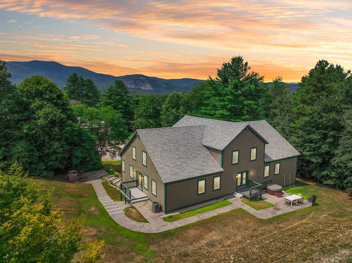 10 Locust Lane | Sleeps 34, Pool, Hot Tub, 16 Bdrm - Conway, NH