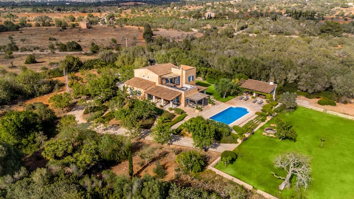 The Almond House (5 Bed 5.5 Bath, Aircon & Pool) - Cala Santanyí