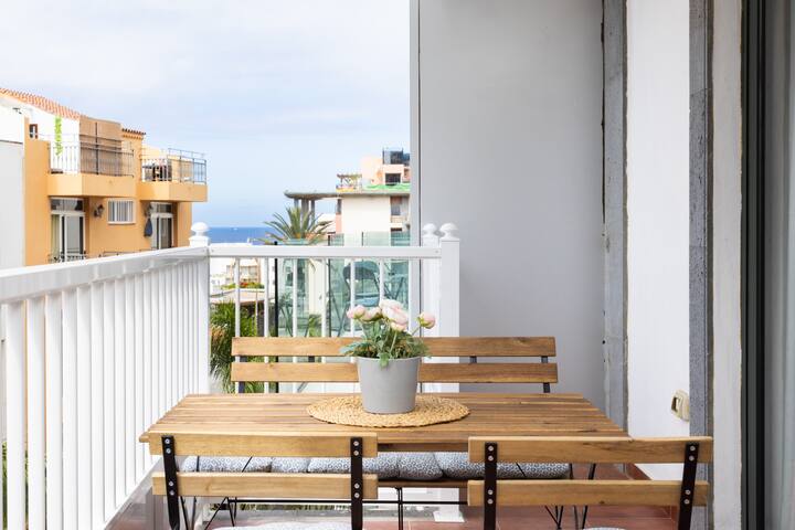 Central Apartment With Sea View - Los Cristianos
