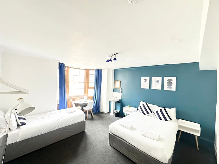 Triple Room Shared Bathroom Central Location - Sussex