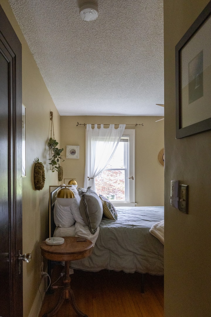 Charming Cottage With Hot Tub & Fire Pit - Saint Paul, MN