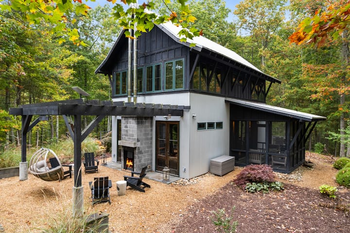 Architect-designed Cabin | 10 Acres + Hot Tub - Virginia
