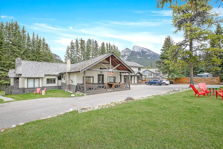Elkhorn Lodge 1 Bedroom (Sulphur Cabin) - Banff, AB, Canada
