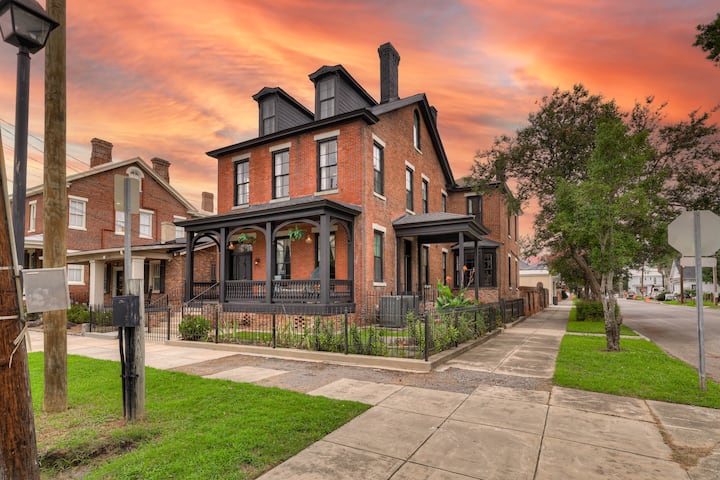 The Olde Town Jewel | 5brvictorian | Walkdowntown! - Augusta