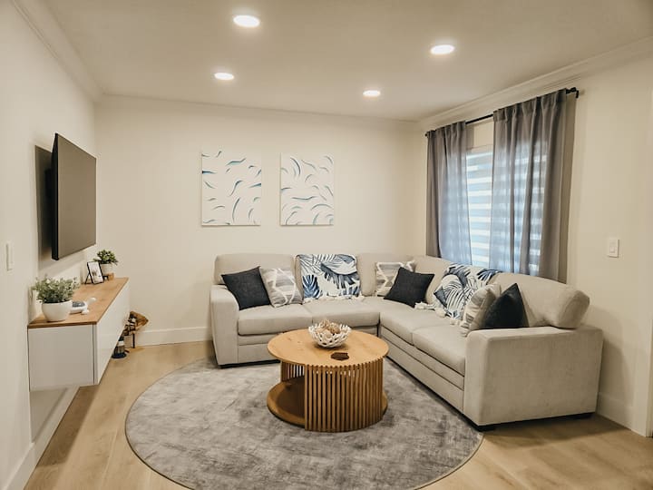 Sun, Sand & Style: 1br Condo, Pool, Walk To Beach - St. Pete Beach, FL