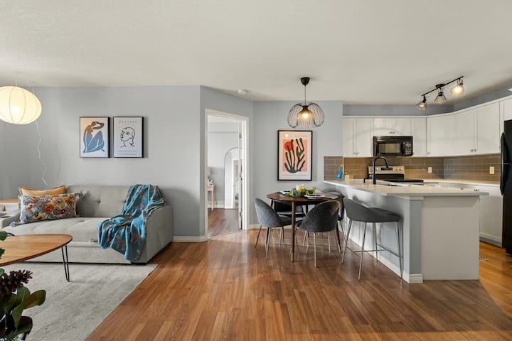 2 Bed 2 Bath View Of Saddledome/stampede - Sleep 7 - Calgary