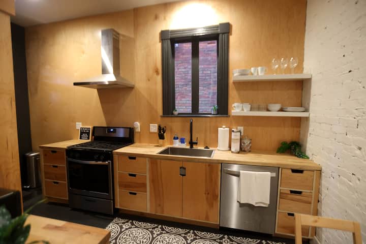 Remodeled Historic Home, Sleeps 4 - Ludlow, KY