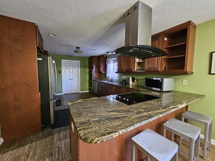 5-br Offering Comfort In A Quiet Neighborhood. - Lakeland, TN
