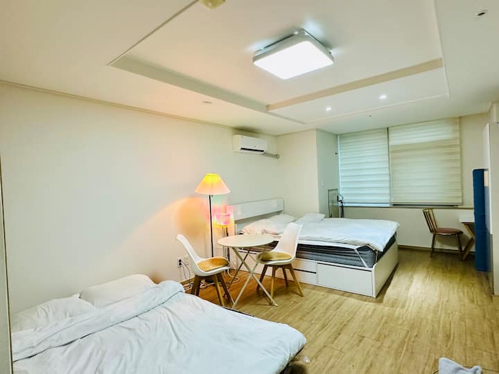Serenity Room 12 / Netflix / 강남번화가1min - Seoul