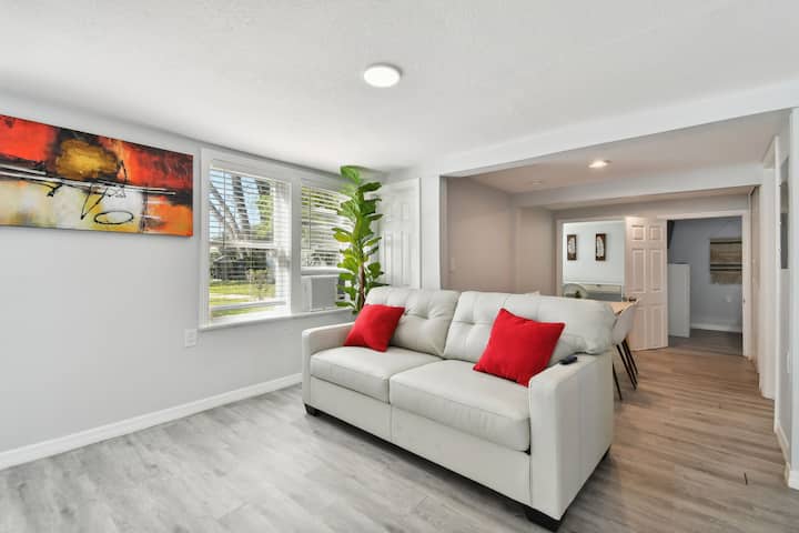 Walk To Bars, Coffee, Eat-wrkspace-pet Friendly - Orlando, FL