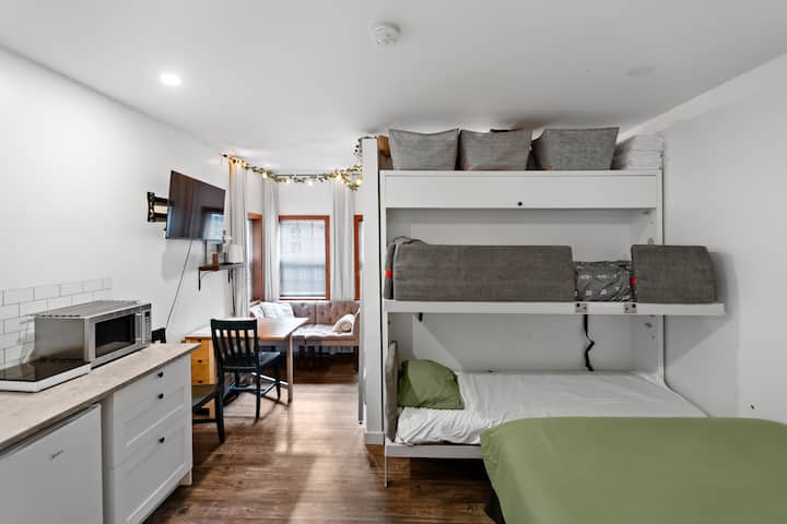 Grey Whale | Pet Friendly Studio At The Beach - Ucluelet