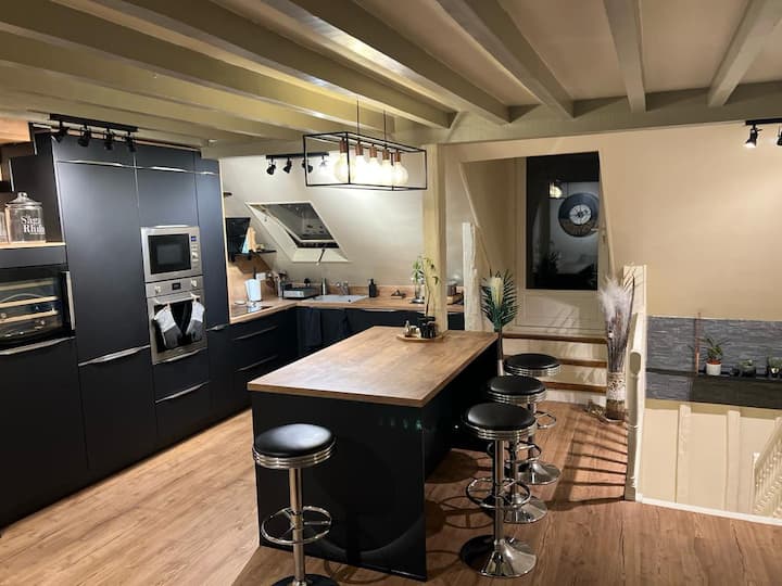 Triplex Avec Multiples Services - Paris