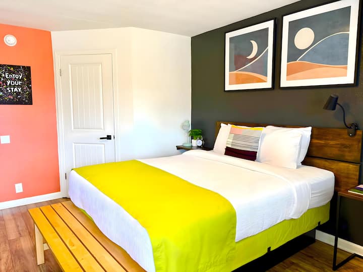City Center Motel - Queen Room - Medford, OR