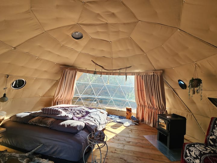 #D5 Nordic Nook Dome- 1 King Bed -No Pets Please - Drumheller