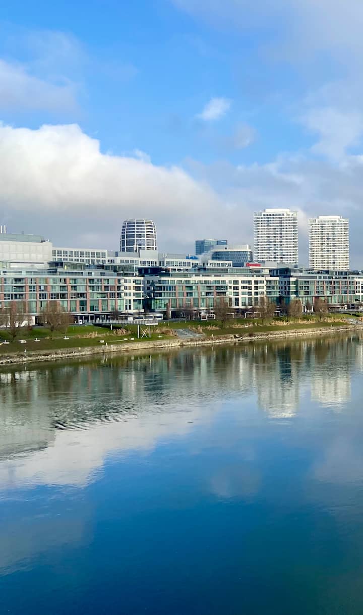 Eurovea| 2br Suite By Danube| Free Parking I 2bath - Bratislava