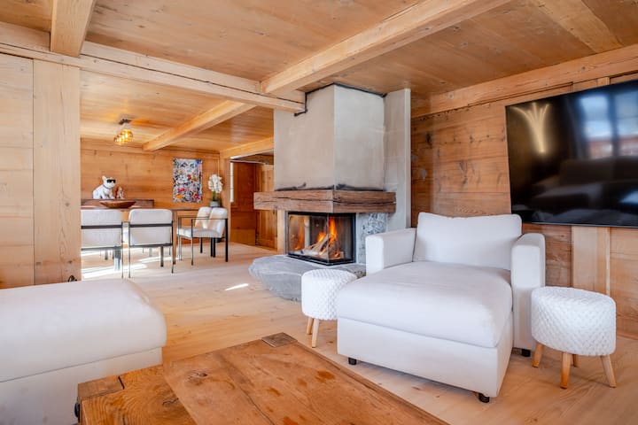 Panoramic Splendor: Luxurious 5-bedroom Chalet - Gstaad