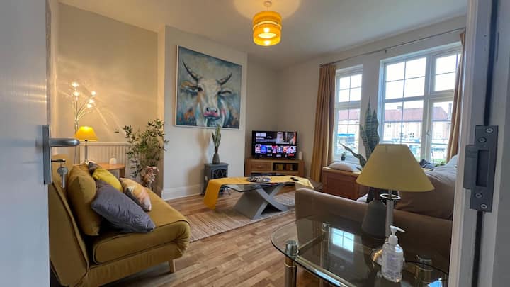 Entire Home, North London - Home Away From Home - London