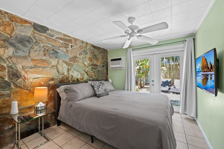 Quiet Studio With Sunny Private Yard - Tamarac, FL