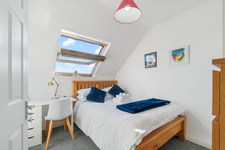 City Centre Stunning View 4 Bedrooms Sleeps 6 - 高威