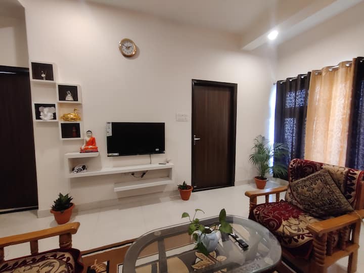 Homely Comfort In The City Center At Raj Homestay - Varanasi