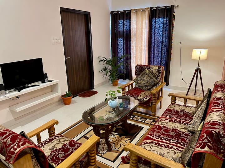 Homely Comfort In The City Center At Raj Homestay - Varanasi