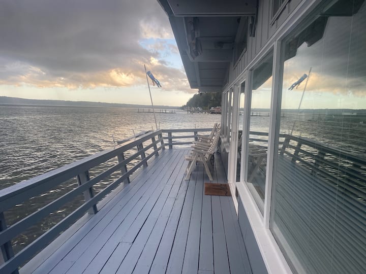 “The Hoodsport Beach House” - Hoodsport, WA