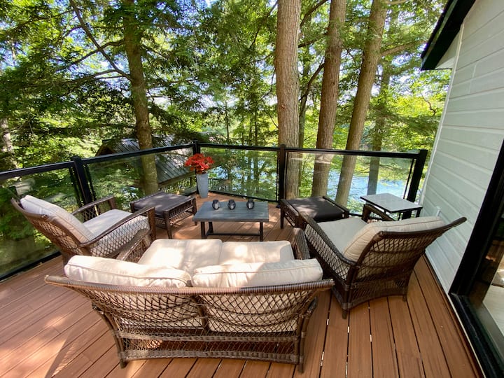 The Flagstone Cottage 
(A Lakefront Oasis) - Parry Sound