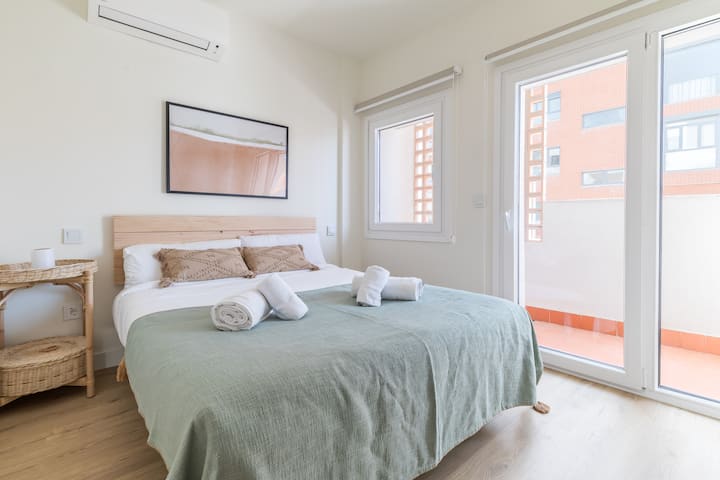 One Bedroom Sup Apartment In Plaza Castilla - Madrid