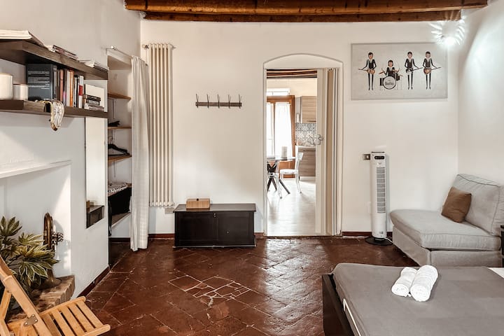 Railing Flat In The Heart Of Porta Volta - Milan