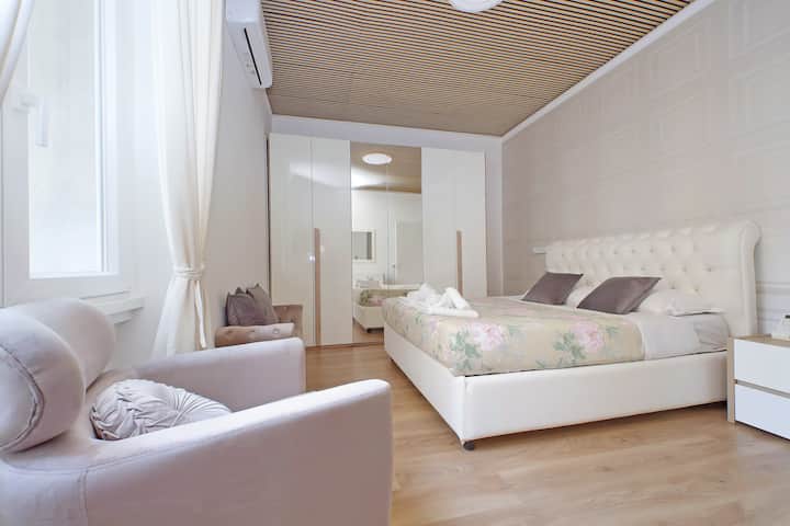 Brand New Central Condo! Family Sized-2 Bedrooms - Roma