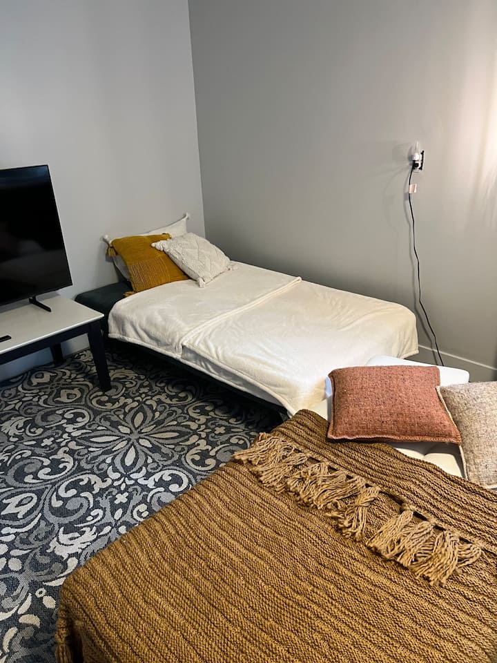 Woodland West Private Studio - Woodland, CA