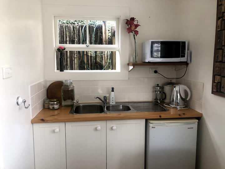 Artist's Garden Studio On Myrtle - Dorrigo