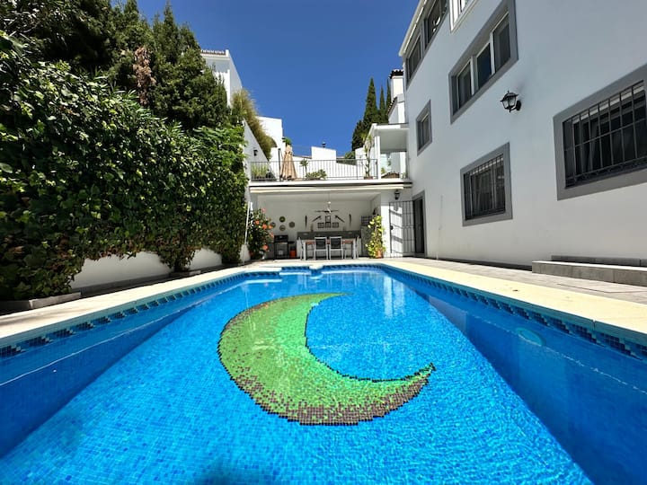 Awesome Villa With Sea Views And Private Pool - Marbella