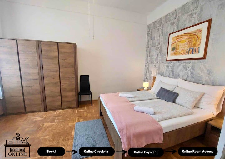Blacksheep Smart Double Room With Shared Bathroom - Budapest