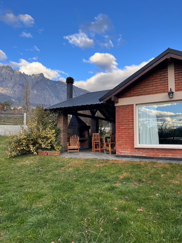 Casa "Las Rosas"; Lagos Y Centro - El Bolsón