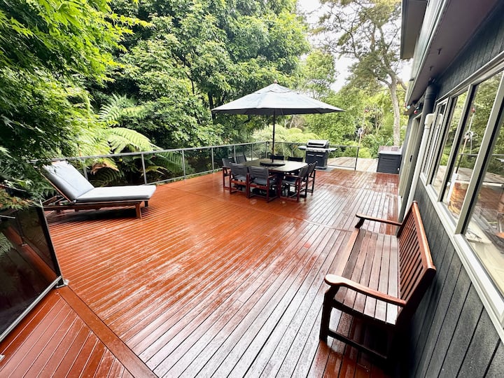 The Lake House On Weka - 7 Bedrooms / 2 Bathrooms - Taupō