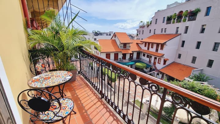 Patty’s Casco 2br Loft | Balcony & Personal Touch - Panama City