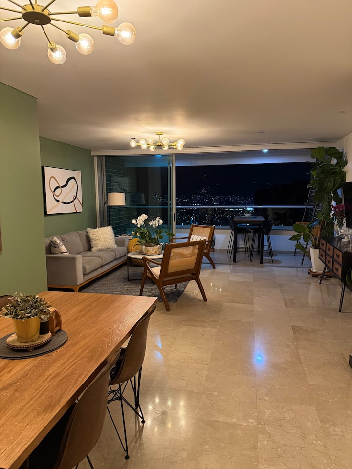 Poblado-milla De Oro Stunning 3 Bed/4 Bath A/c - Medellín