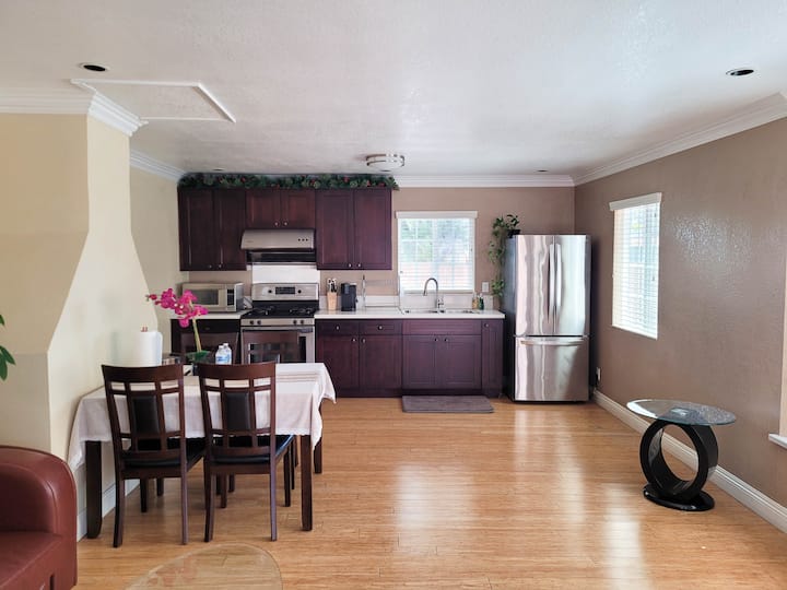 Private Guest Suite In West Covina / Walnut - West Covina, CA