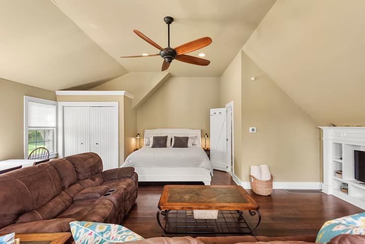 Vintage Farmhouse Haven-private Guesthouse - West Chester, PA