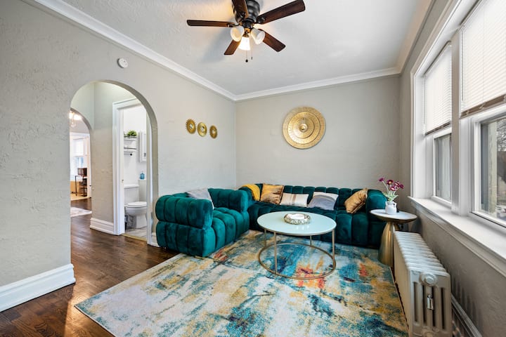 Rustic Retreat Near Hosp - Westchester, IL