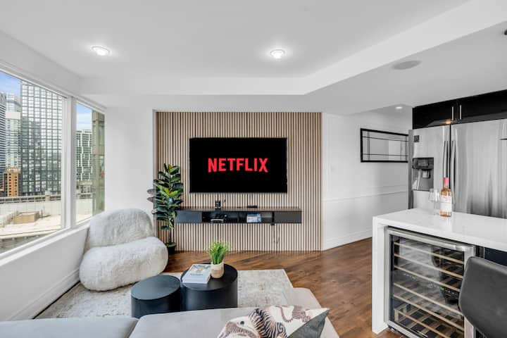 Lux Sub-penthouse | 8 Min To Cn Tower | Sleeps 8 - Toronto