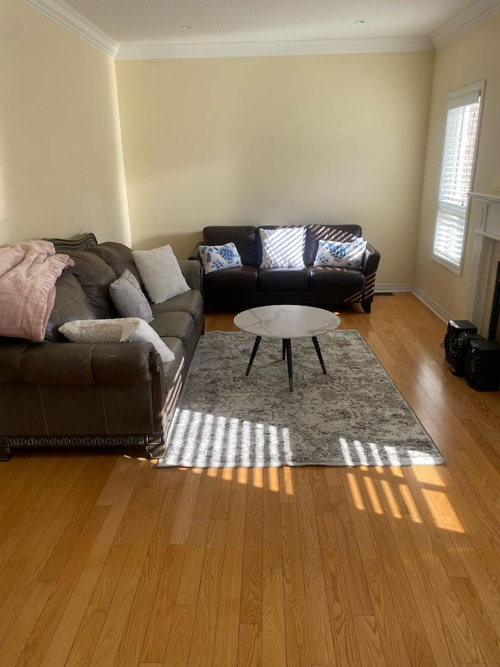 Spacious Master Room In Keswick - カナダ ジョージア