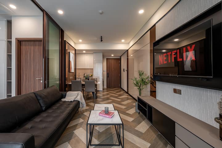 Metropole Bliss |  Downtown View • Pool & Gym - Vietnam