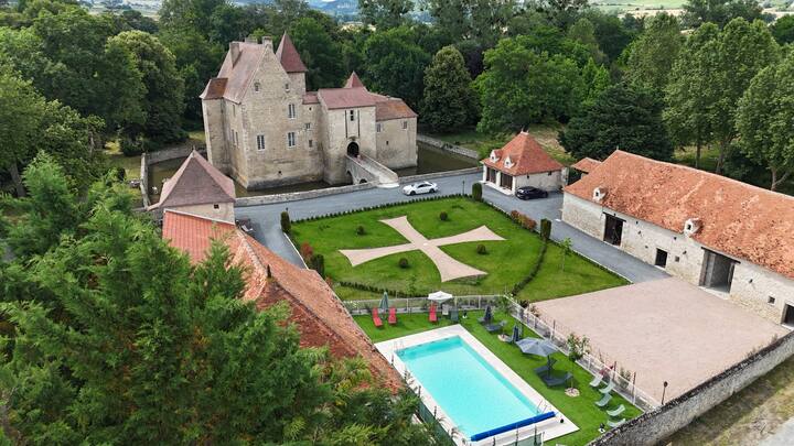 Château De La Mothe-chambre Guenièvre De Carmélide - Gannat
