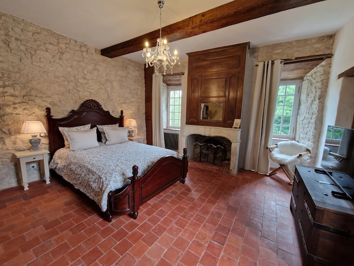 Château De La Mothe - Chambre Hildegarde De Bingen - Gannat
