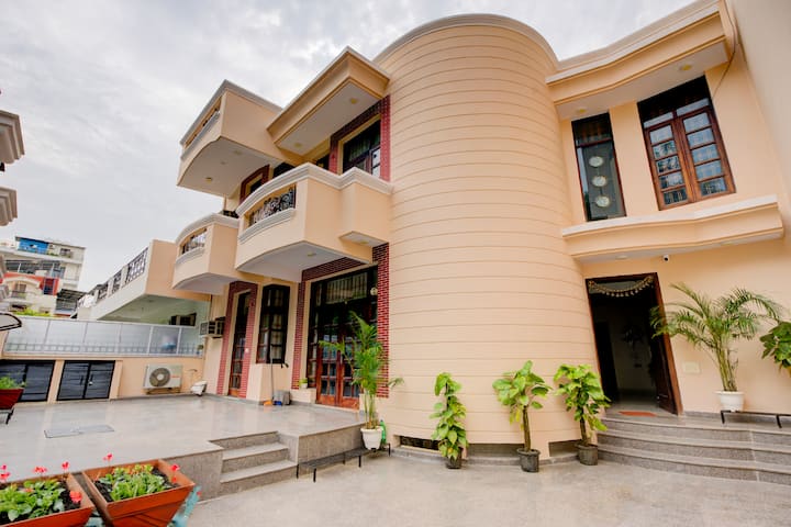 5 Bhk Duplex Villa For House Parties. -