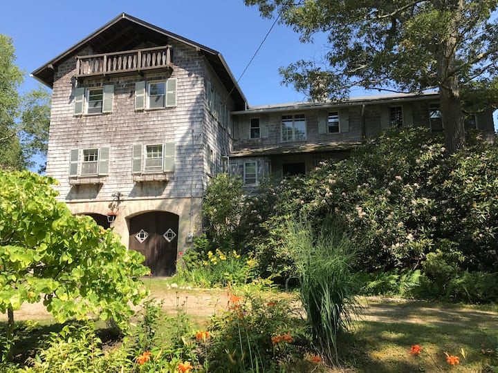 Treetops: A Secluded Oasis - South Kingstown, RI